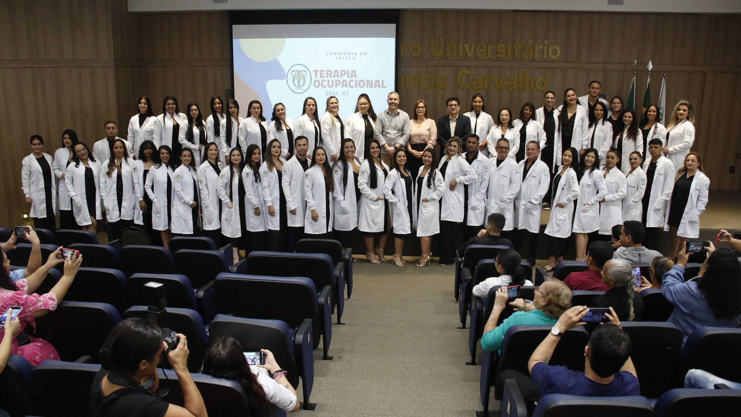 Cerimônia do Jaleco do curso de Terapia Ocupacional marca compromisso dos acadêmicos com a ...